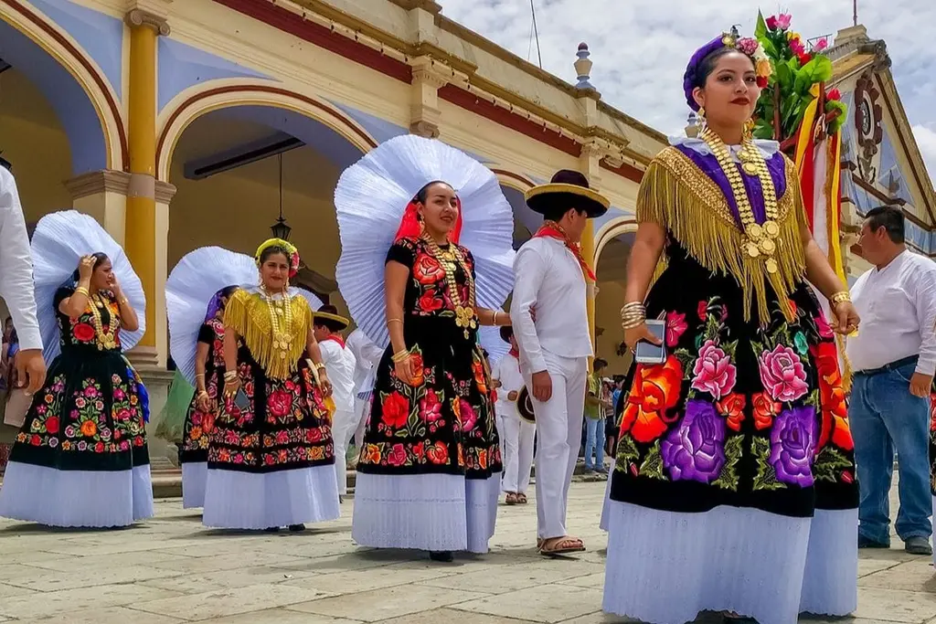 23 Most Famous Mexican Songs of All Time